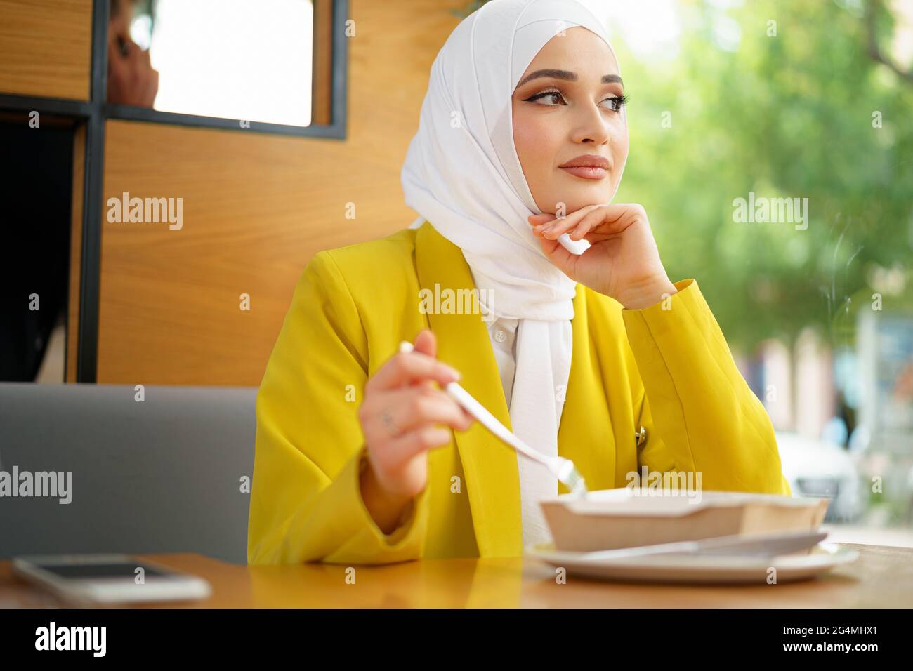 Young muslim woman in hijab having a lunch in cafe Stock Photo - Alamy