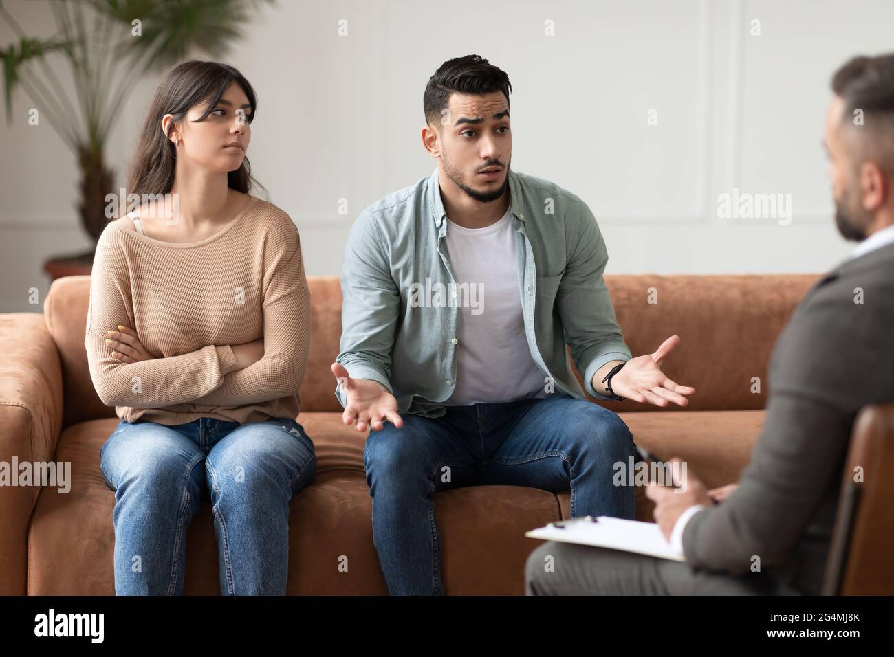 Male therapy session hi-res stock photography and images - Alamy