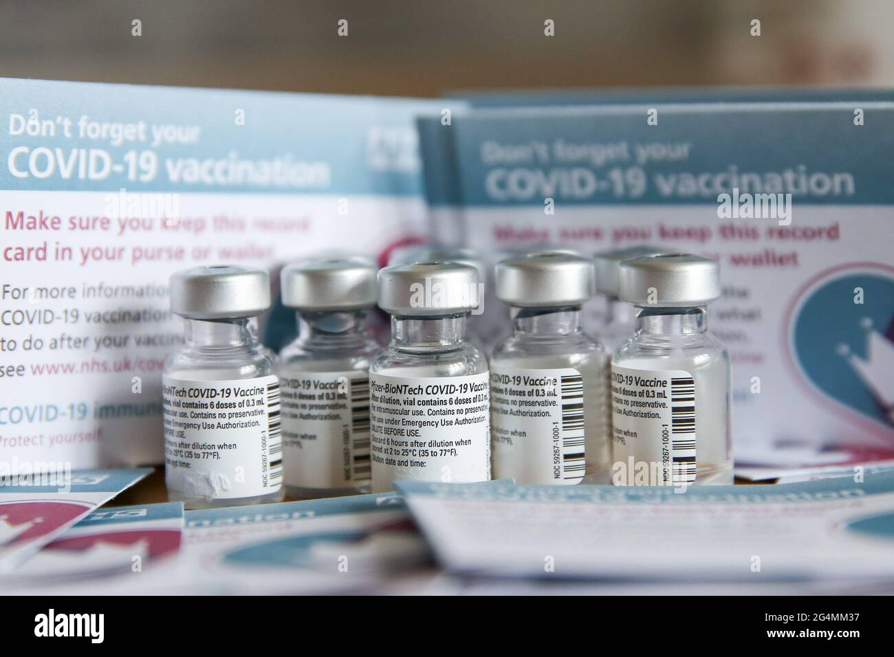 Immunization record cards hi-res stock photography and images - Alamy