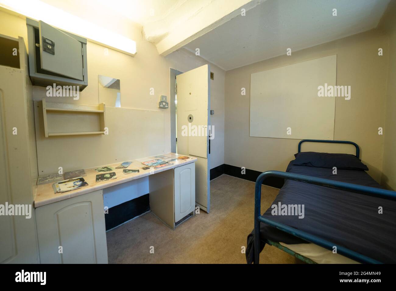 Old prison cell uk hi-res stock photography and images - Alamy