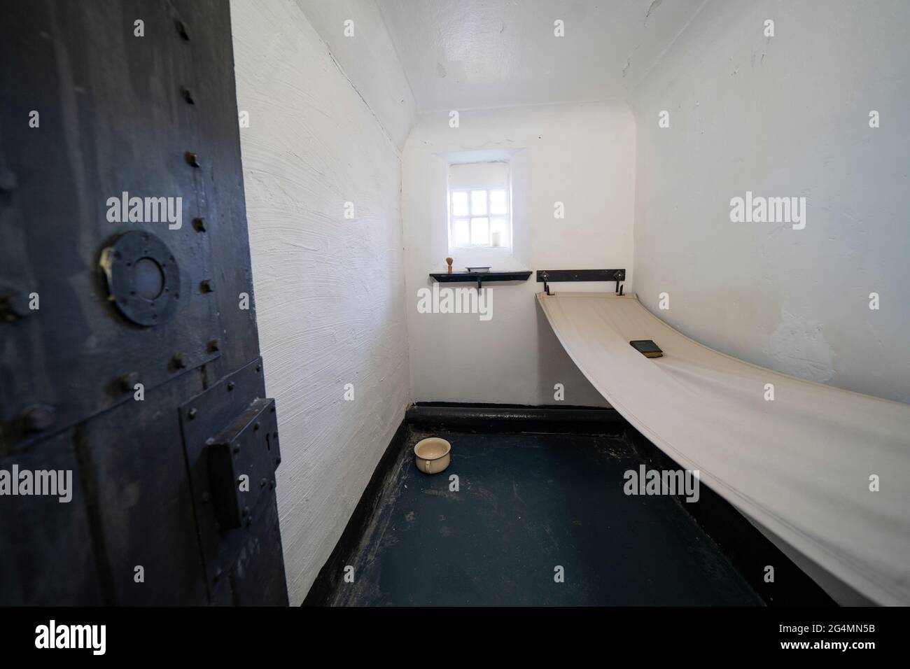 Prison cell uk hi-res stock photography and images - Alamy