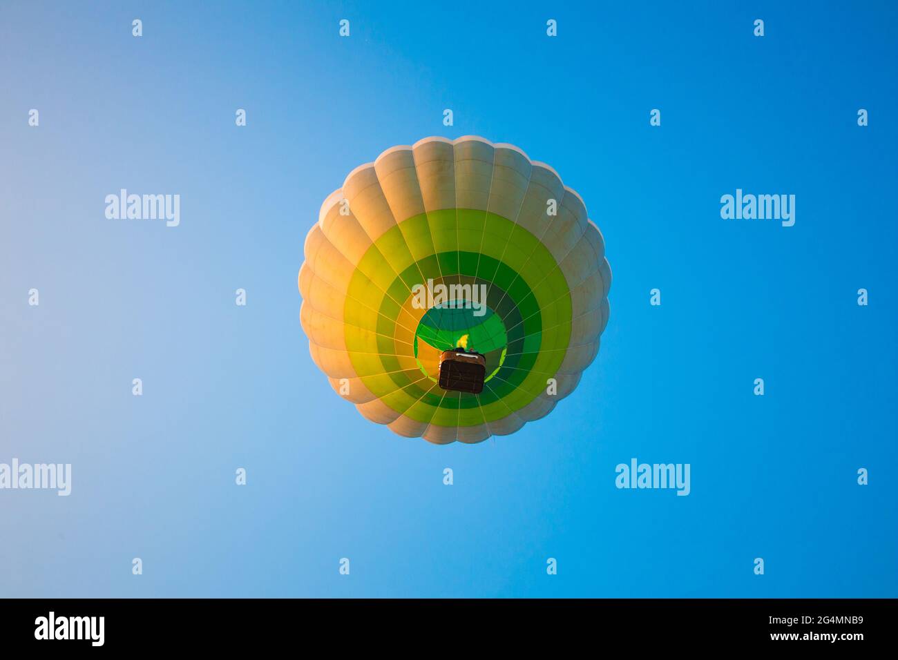 Big sky hot air ballon hi-res stock photography and images - Alamy