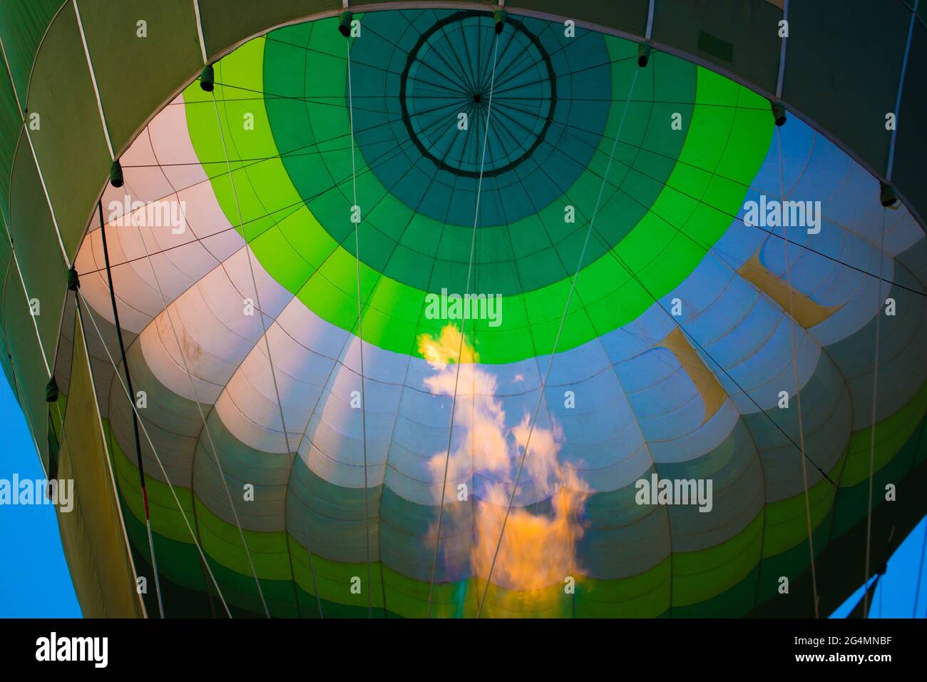 Big sky hot air ballon hi-res stock photography and images - Alamy