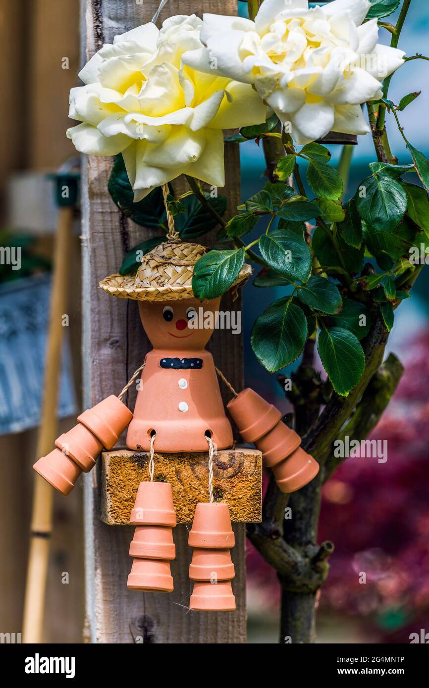 Bale pot hi-res stock photography and images - Alamy