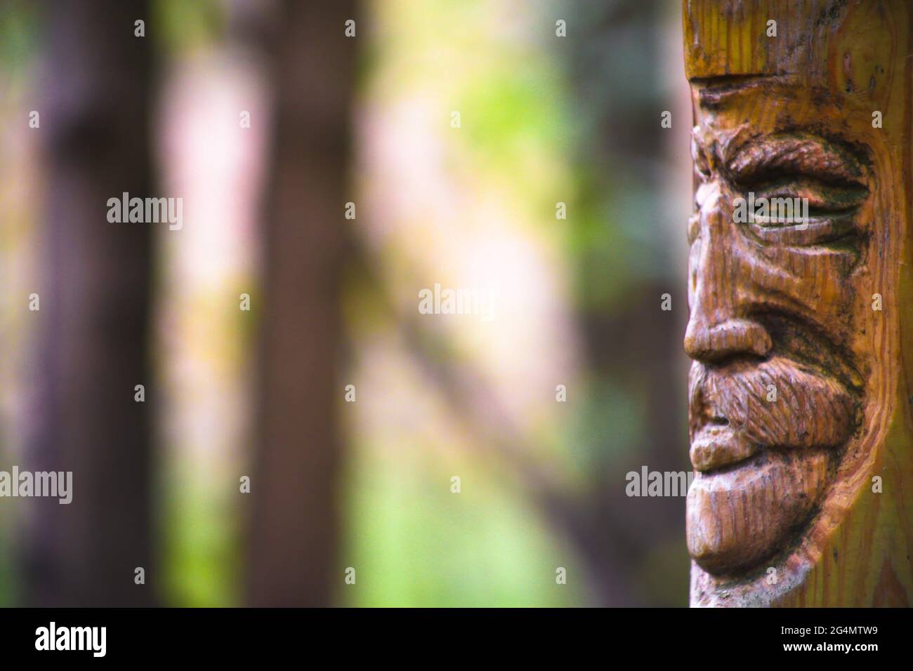 Wood carving faces hi-res stock photography and images - Alamy