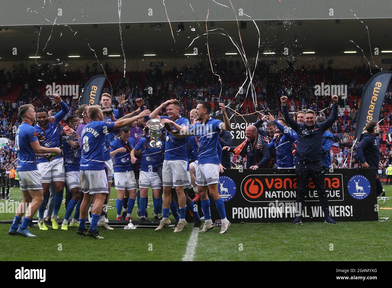 Vanarama final trophy hi-res stock photography and images - Alamy