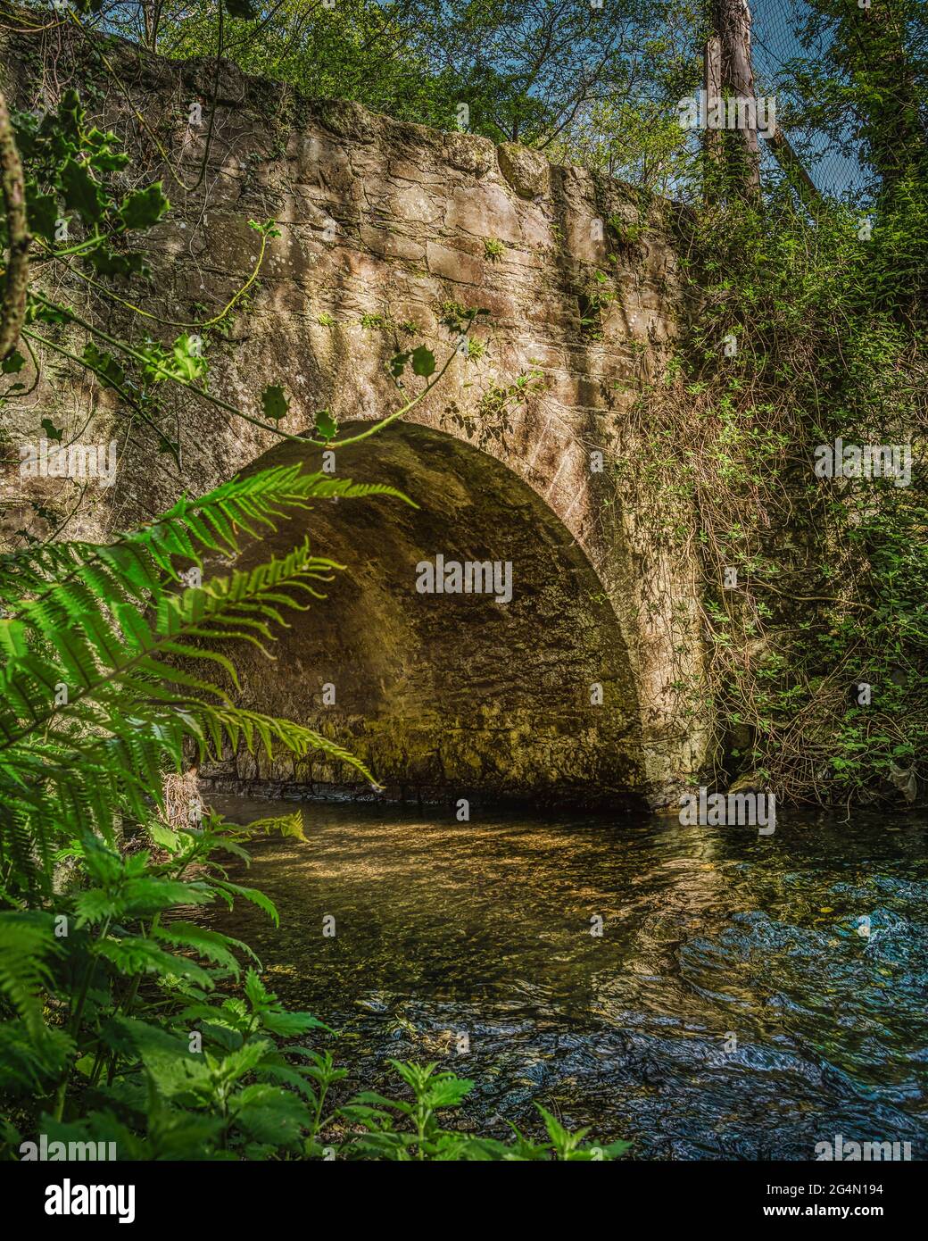 Old Stone Bridge Ireland High Resolution Stock Photography and Images ...