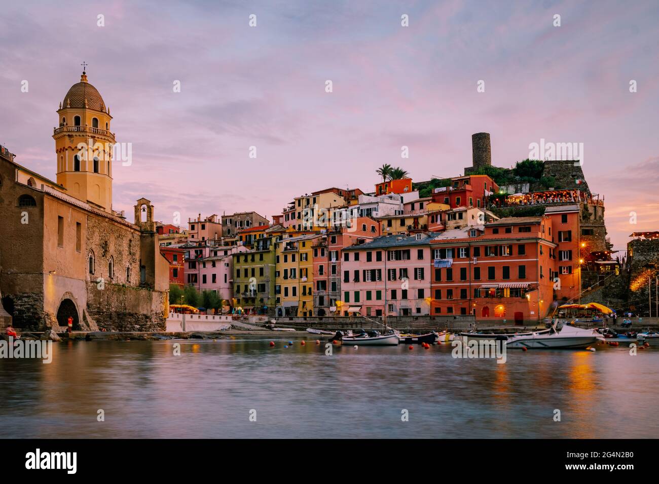 Cinque Terre, Italy, The picturesque coastal village of Vernazza ...
