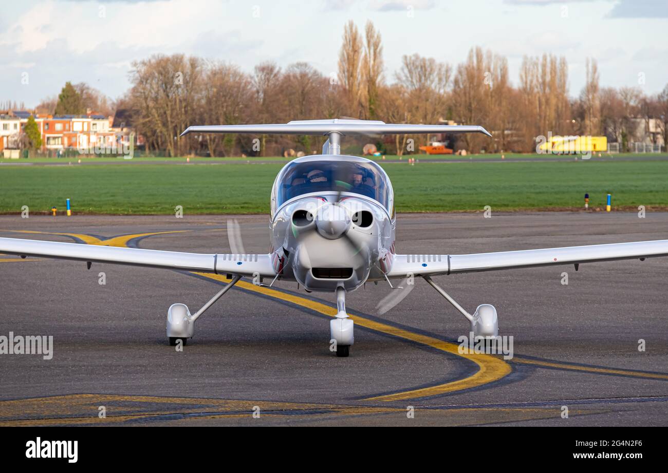 Front view of a small general aviation aircraft Stock Photo - Alamy