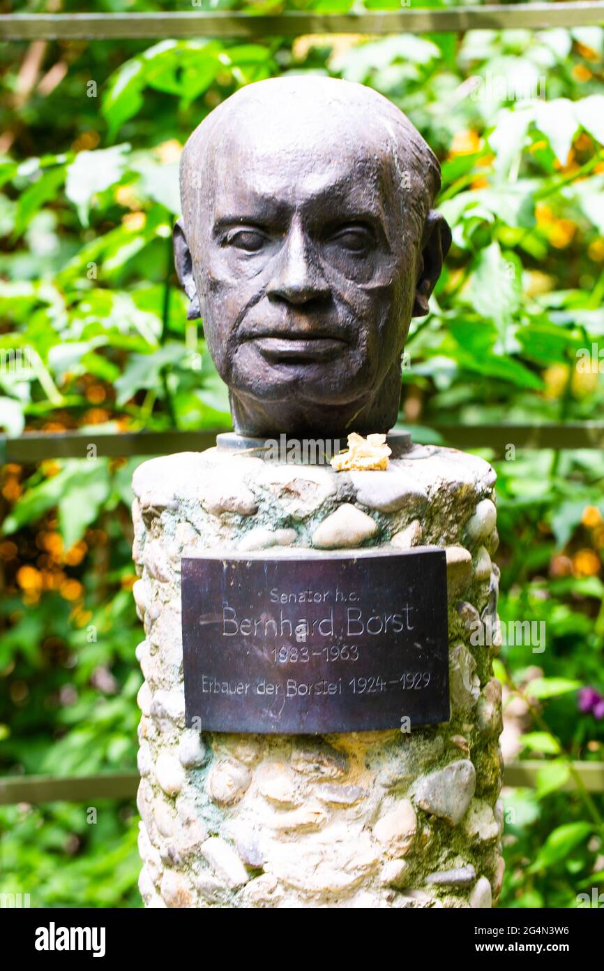 John Borst's Instagram, Twitter & Facebook on IDCrawl