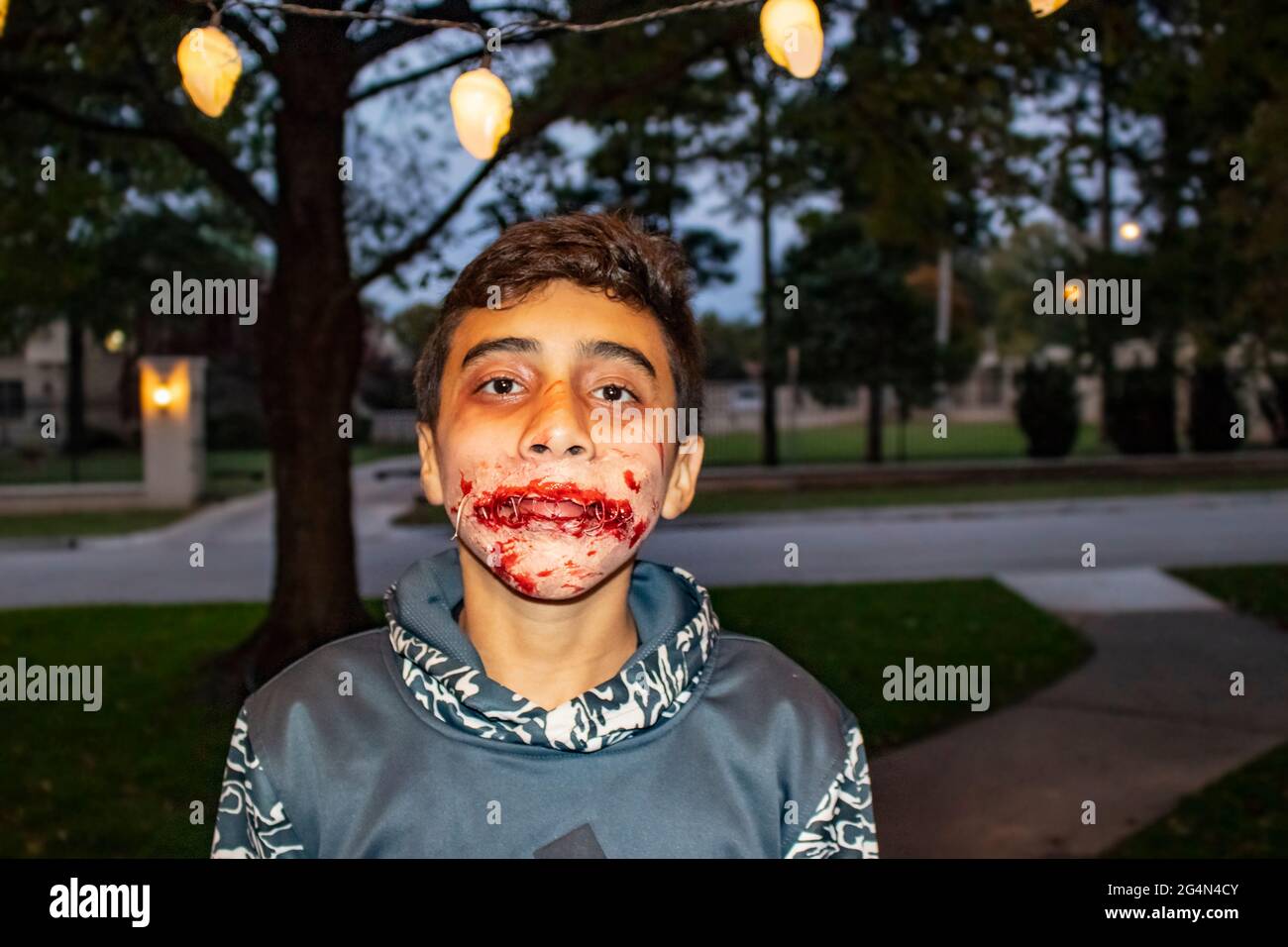 Kids trick or treat halloween hi-res stock photography and images - Alamy