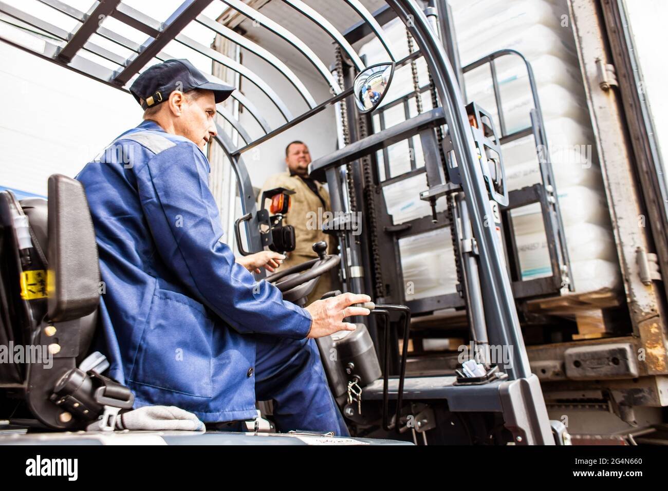 Man works on forklift hi-res stock photography and images - Alamy