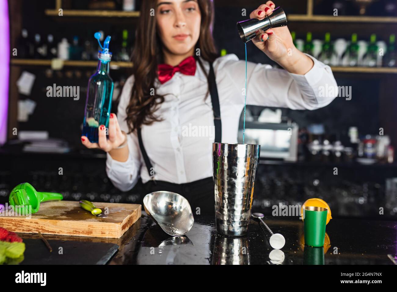 Bartender adding mint cocktail bar hi-res stock photography and images ...