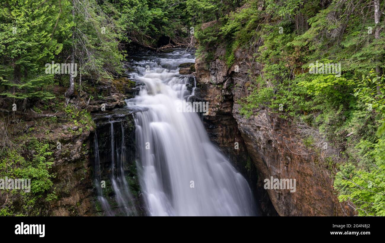 Pictured rocks national forest hi-res stock photography and images - Alamy