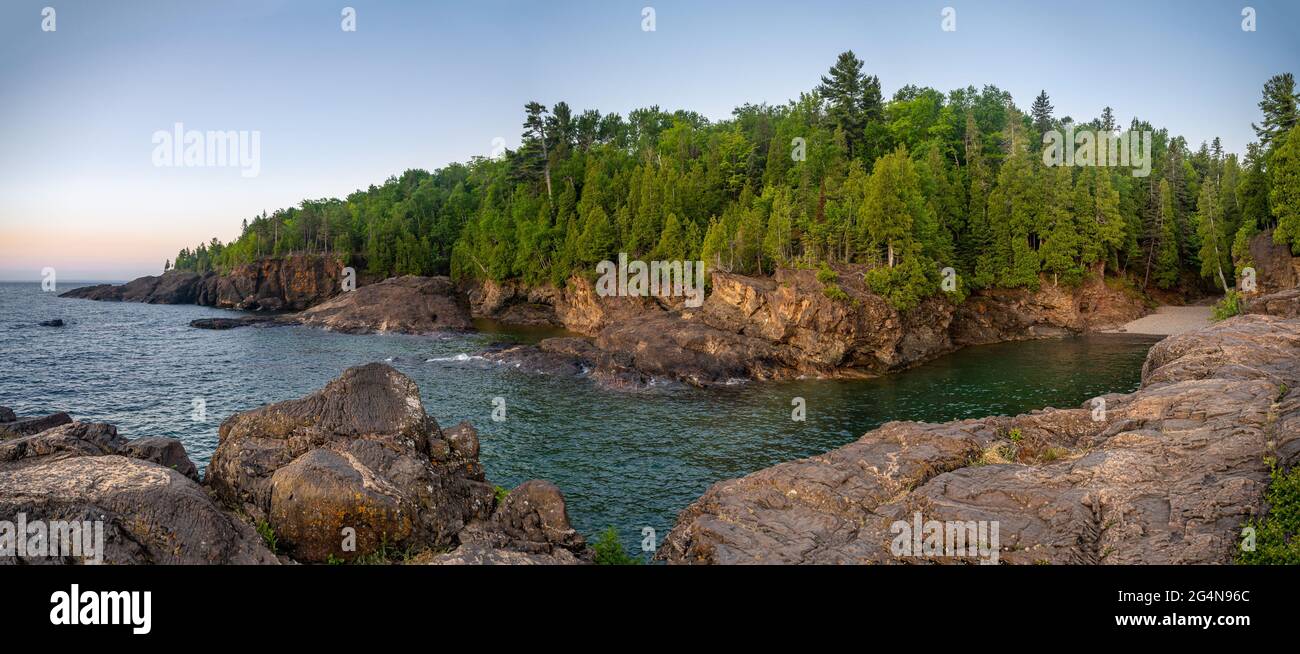 Dawn breaks over Black Rocks Cove, Presque Isle Park, Marquette ...