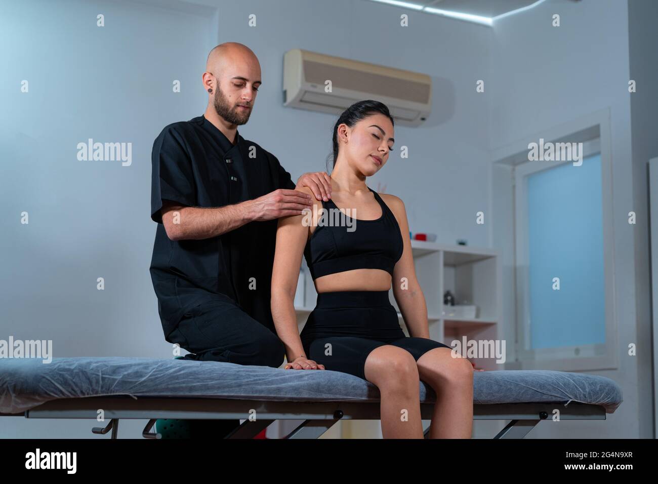 Sports doctor hi-res stock photography and images - Alamy