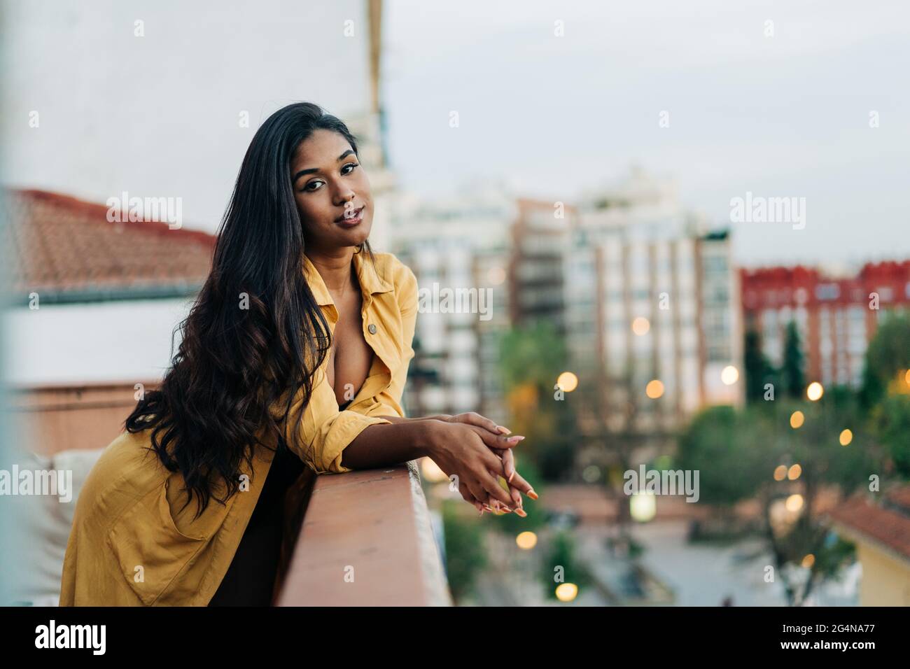 Lean on the railing hi-res stock photography and images - Alamy