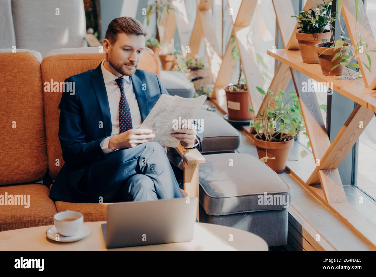 Employee article hi-res stock photography and images - Alamy