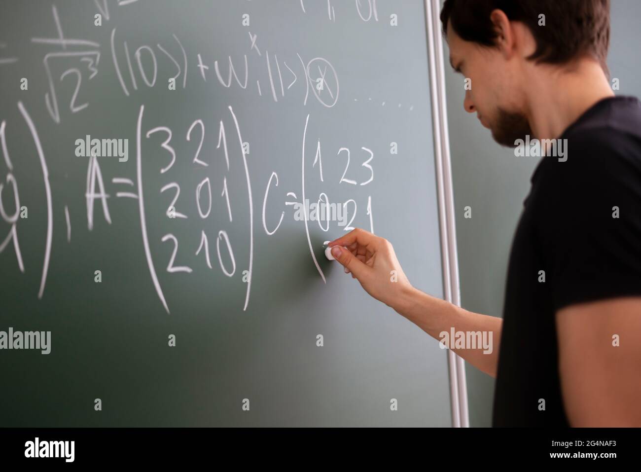 Physics equations hi-res stock photography and images - Alamy