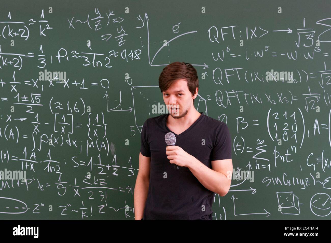 Student presenting to science class hi-res stock photography and images ...