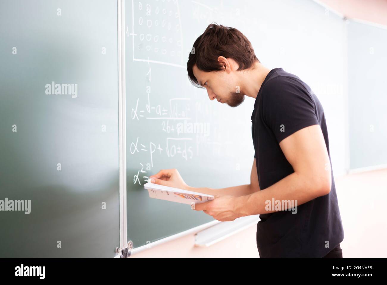 Physics equations hi-res stock photography and images - Alamy