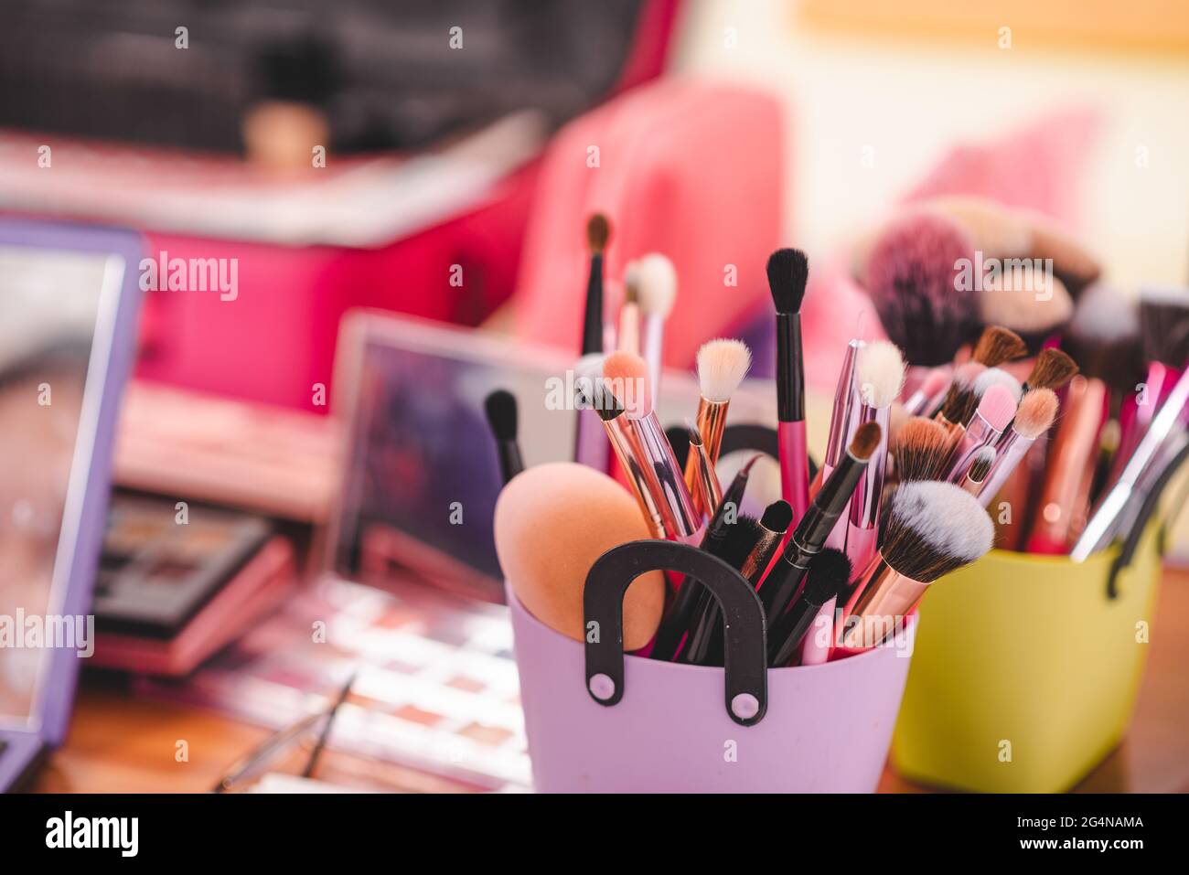 Beauty salon brushes hi-res stock photography and images - Alamy