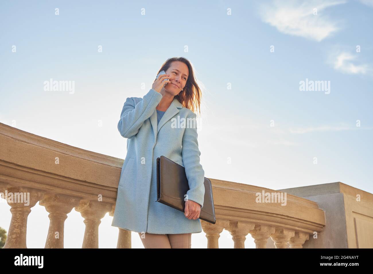 Lean back on hands hi-res stock photography and images - Alamy