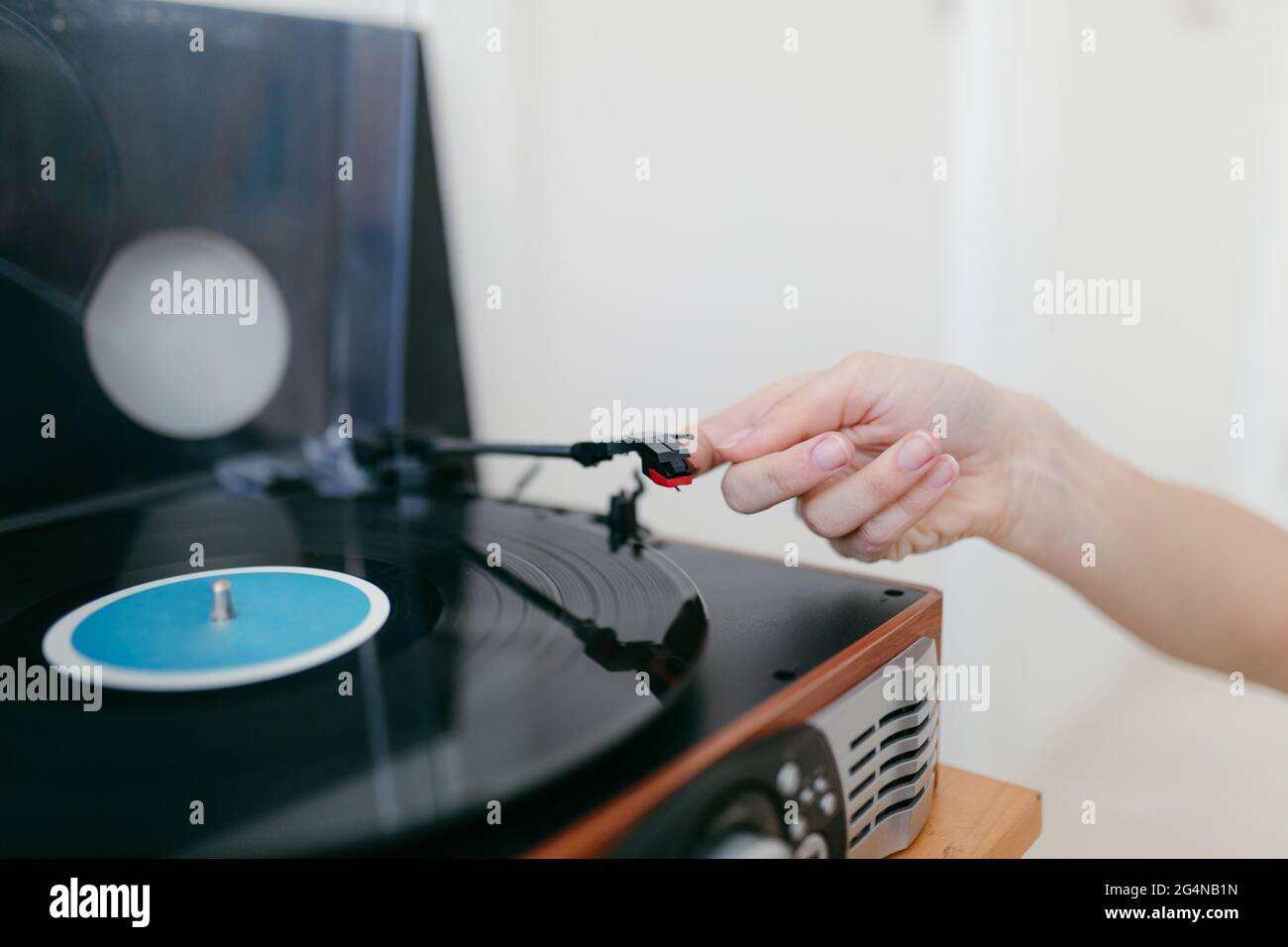 Woman using record player hi-res stock photography and images - Alamy