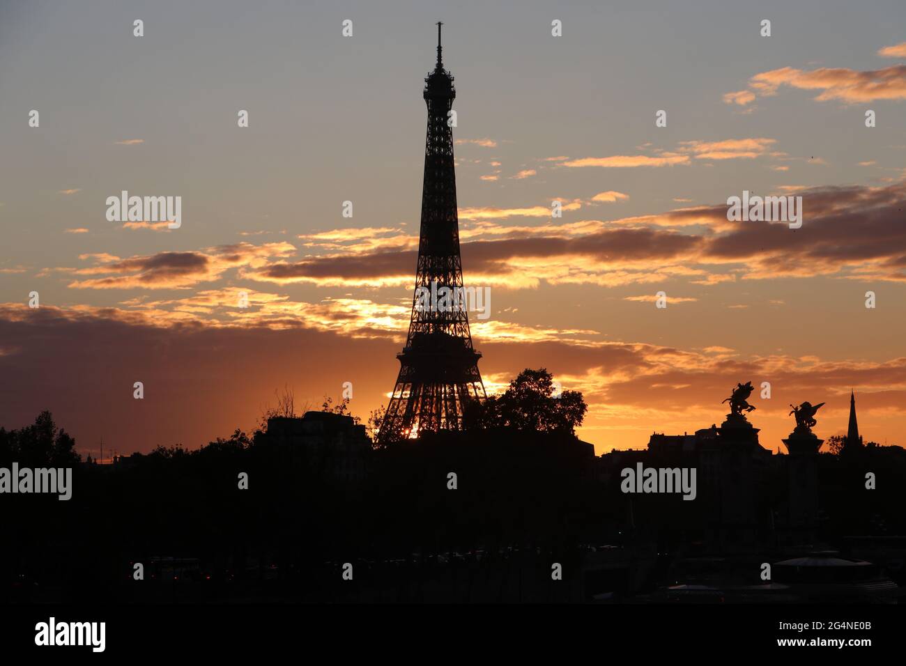 Sunset on Eiffel Tower Stock Photo - Alamy