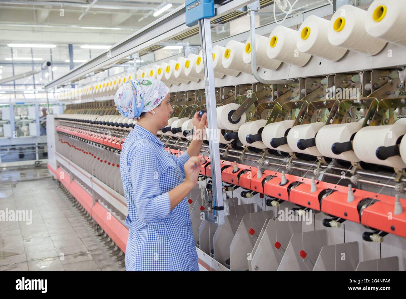 Weaving cotton factory textile hi-res stock photography and images - Alamy