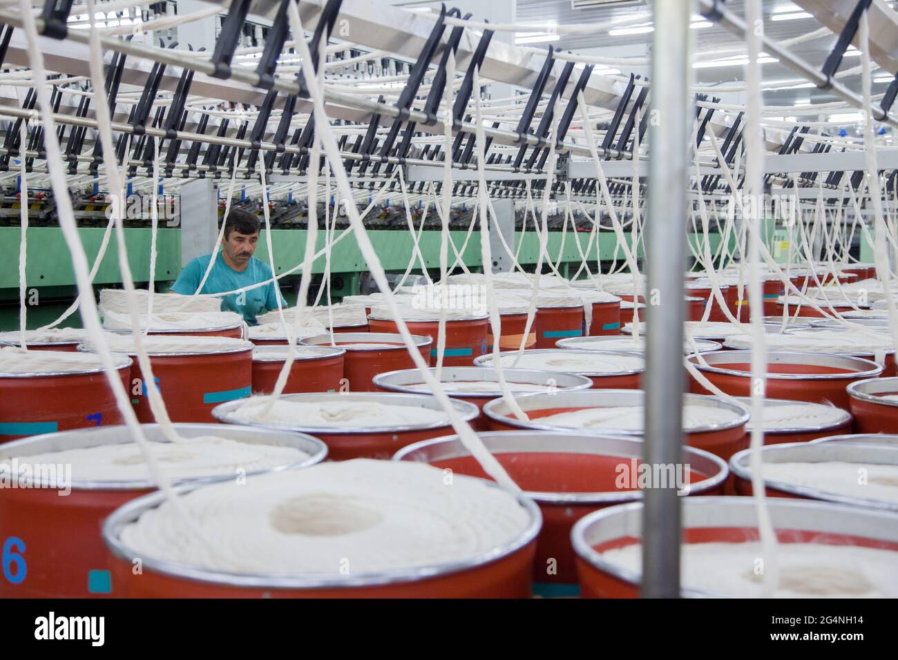 Weaving cotton factory textile hi-res stock photography and images - Alamy