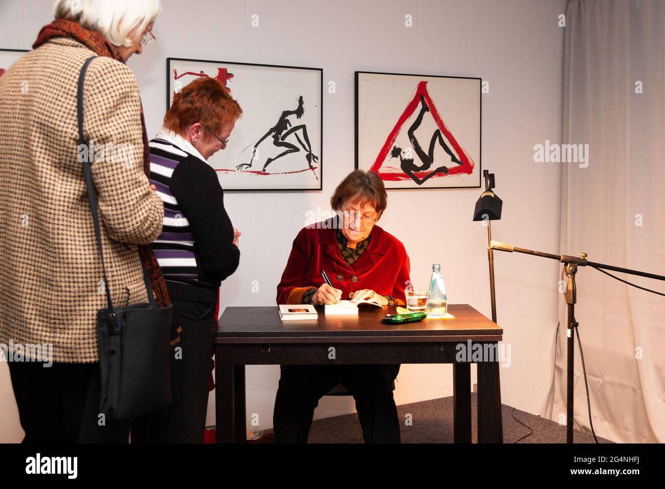 Ingrid Noll reads from her book and signs autographs Stock Photo - Alamy