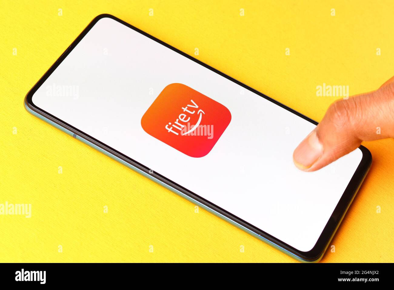 Smart tv television display store hi-res stock photography and images ...