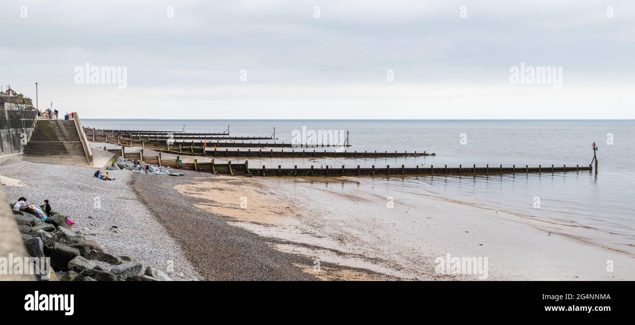 Groynes on the beach sheringham hi-res stock photography and images - Alamy