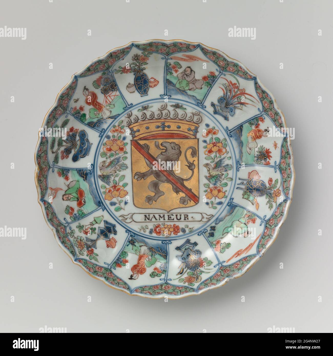 Saucer-dish with the Arms of Namur. Scale of porcelain with ribbed wall ...