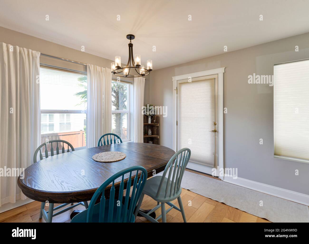 Residential dining room table hi-res stock photography and images - Alamy