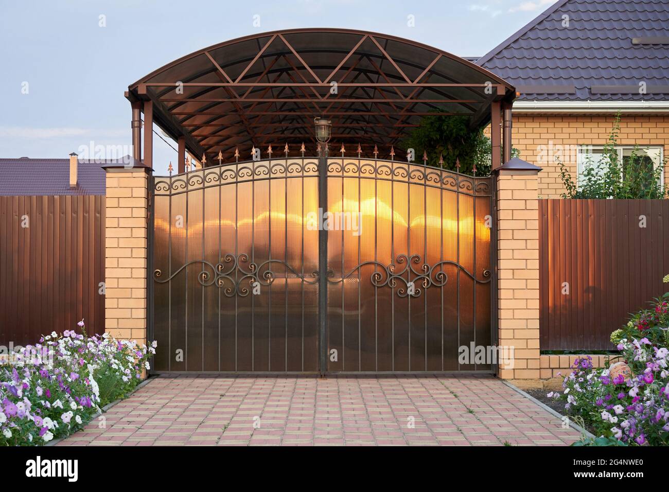 Modern Gate Designs With Polycarbonate