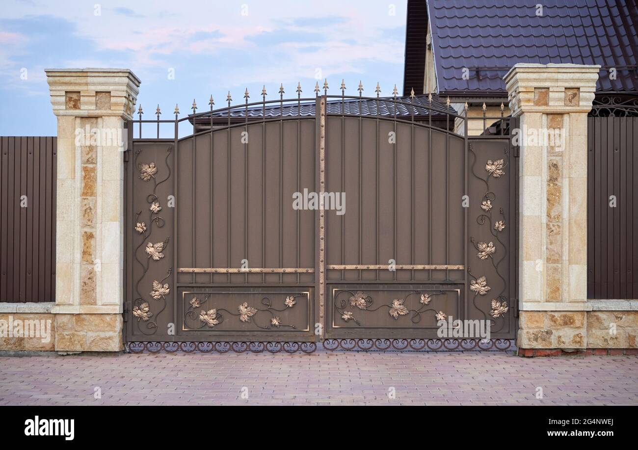 Decorative gates hi-res stock photography and images - Alamy