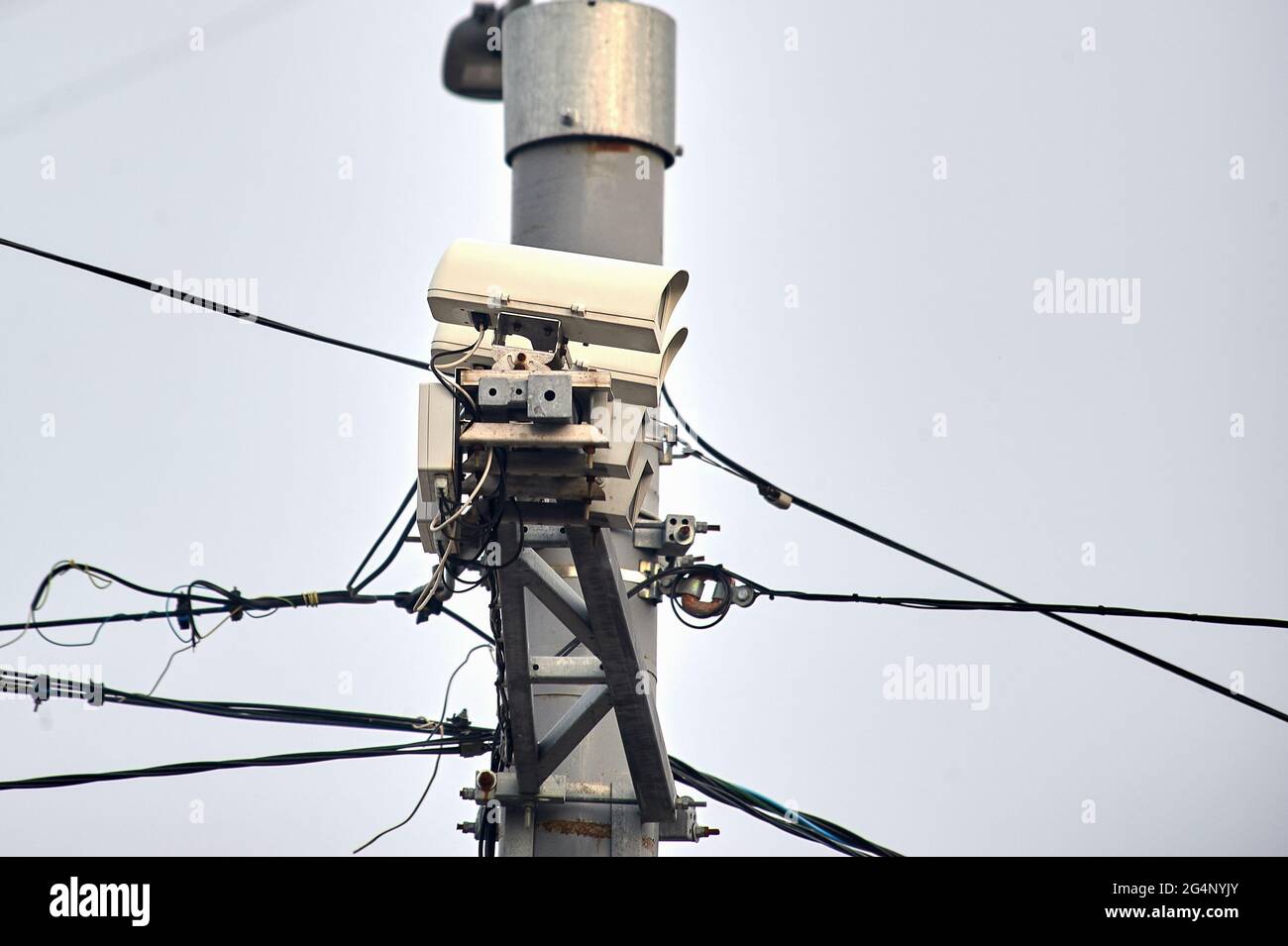 Pole mounted modern cctv camera hi-res stock photography and images - Alamy