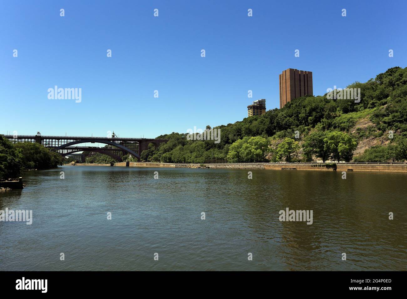 Harlem River along Roberto Clemente State Park Bronx, New York City ...
