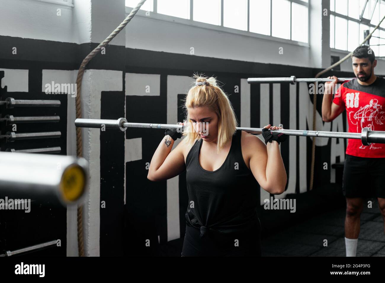 Female doing crossfit workout at a gym Stock Photo - Alamy
