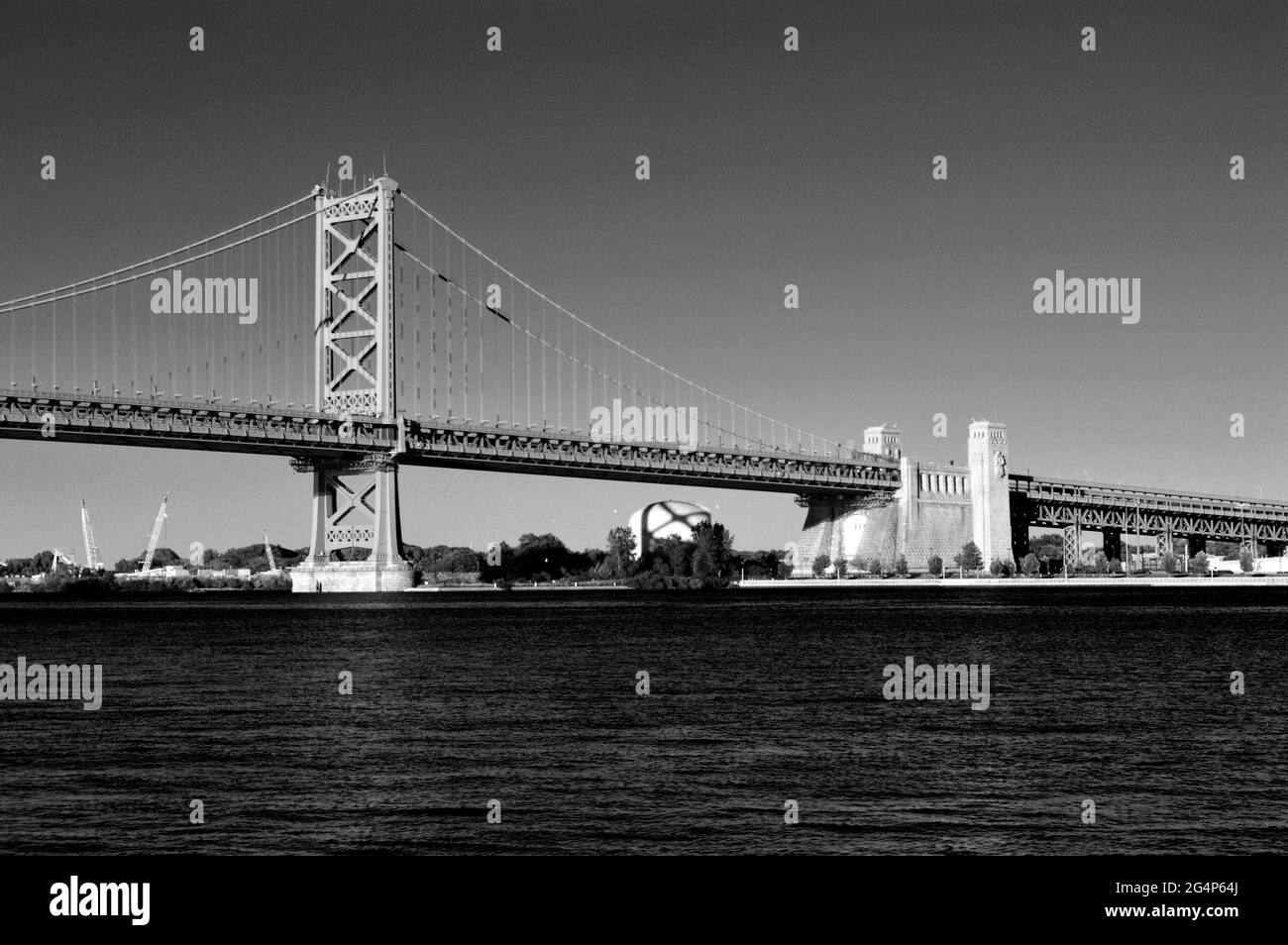 Bridge over the east river Black and White Stock Photos & Images - Alamy