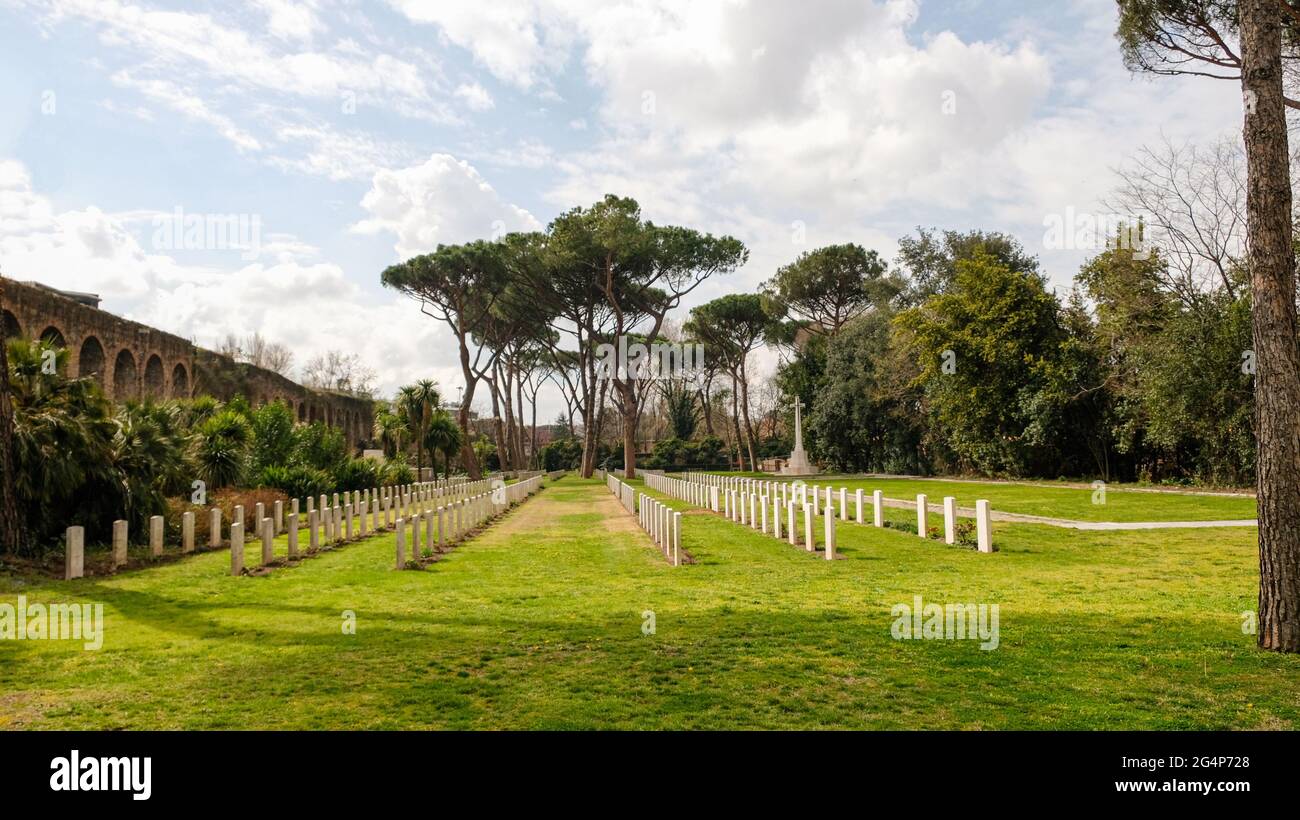 Rome war cemetery hi-res stock photography and images - Alamy
