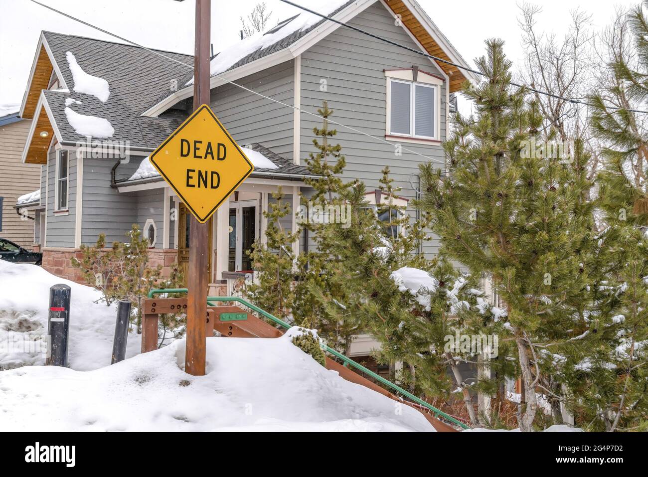 Yellow sign with the writing dead end outdoors Stock Photo - Alamy