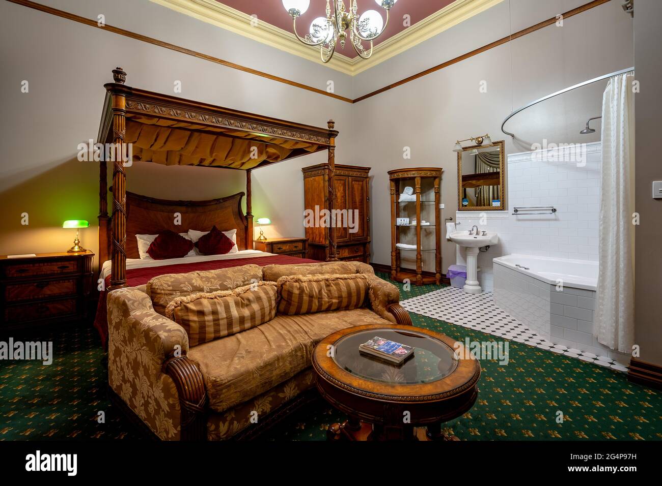 Retro hotel room hi-res stock photography and images - Alamy