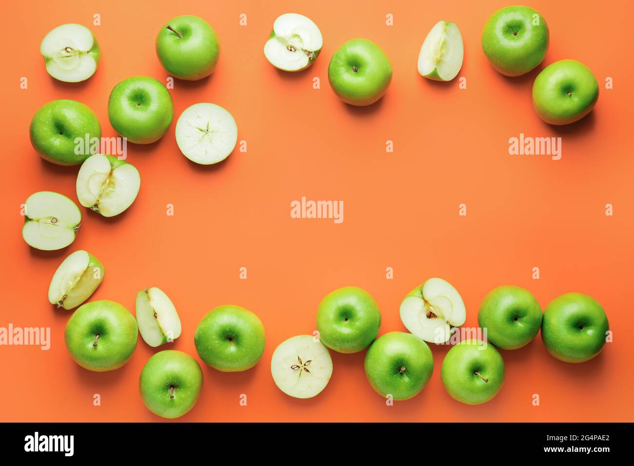 Fresh green apples with pieces on color background Stock Photo - Alamy