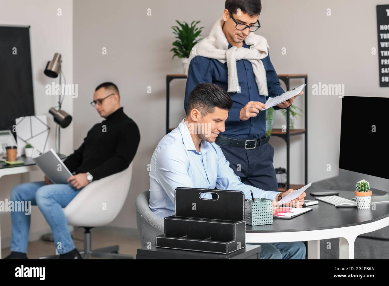 Accountants team hi-res stock photography and images - Alamy