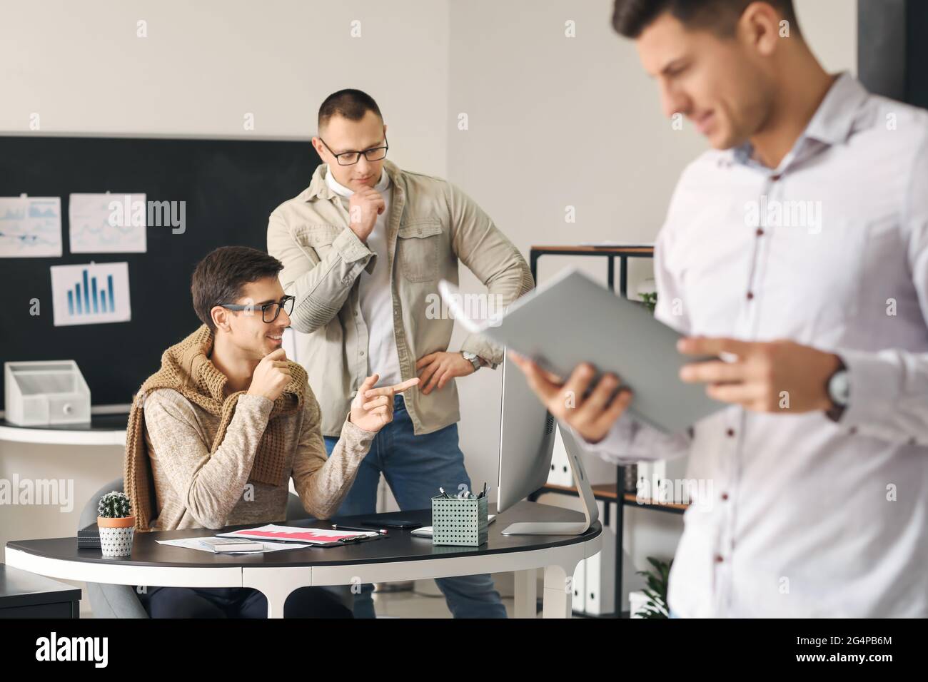 Accountants team hi-res stock photography and images - Alamy