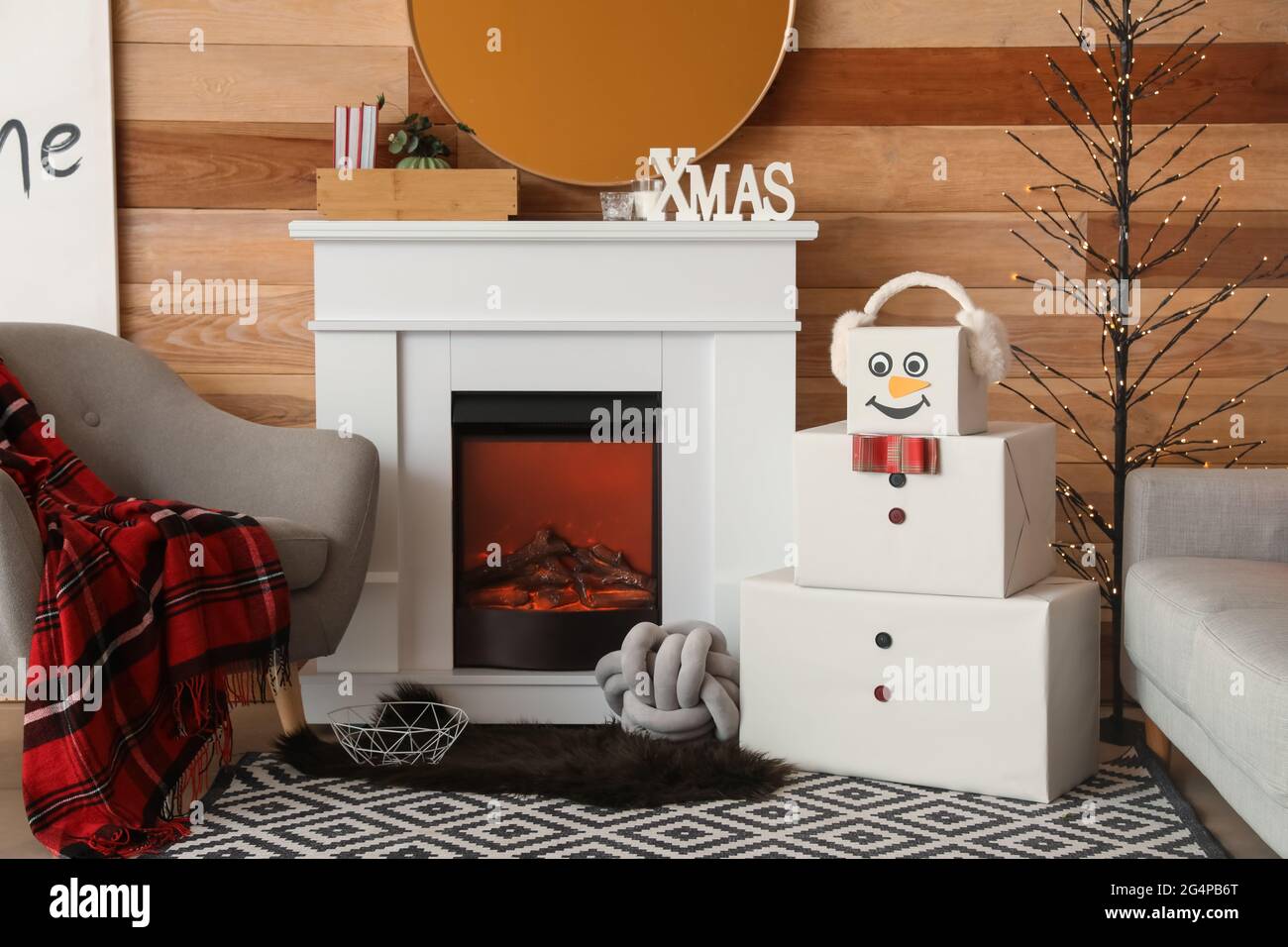 Interior of living room with decorative snowman Stock Photo - Alamy