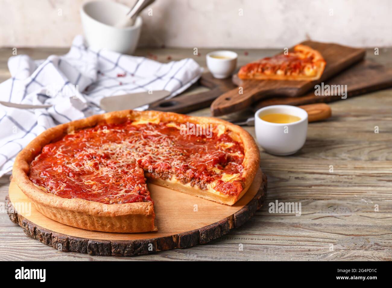 Chicago style stuffed crust pizza hi-res stock photography and images ...